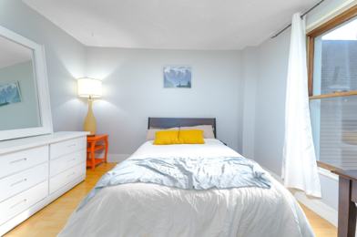 430 Lyon St N #4, Ottawa, ON K1R 5X2 - 1 Bedroom Apartment for Rent | PadMapper