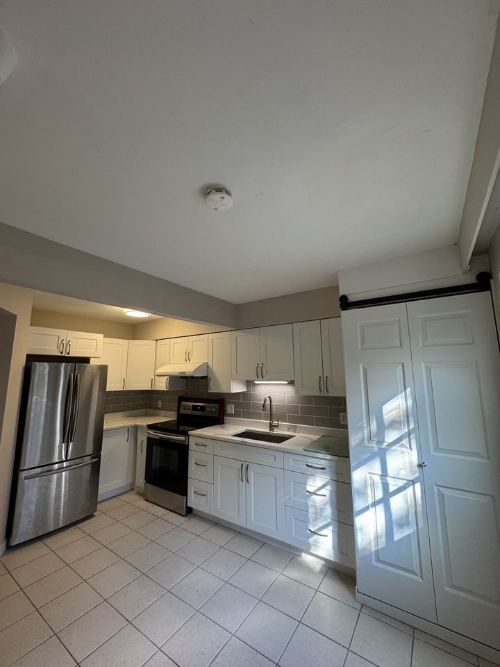 961 Pelton Avenue, Coquitlam, BC V3J 2J3, CAN - 2 bedroom House Rental ...