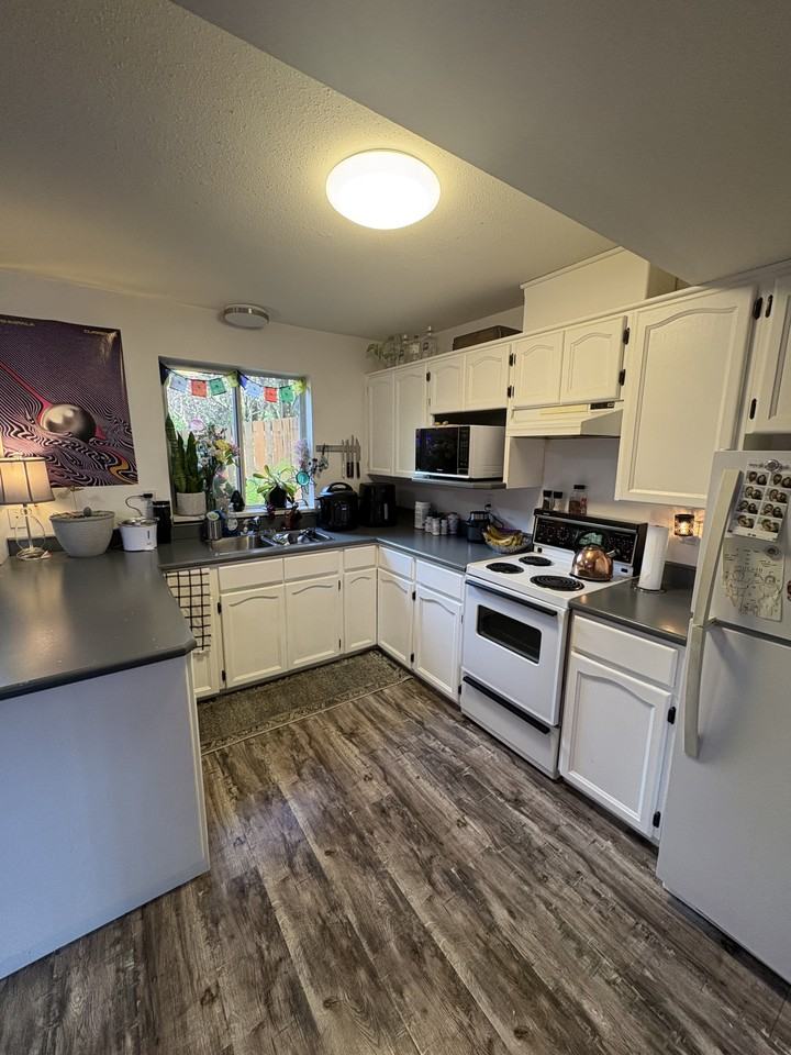 2262 Woodstock Drive, Abbotsford, BC V3G 2E5, CAN - 1 bedroom House ...