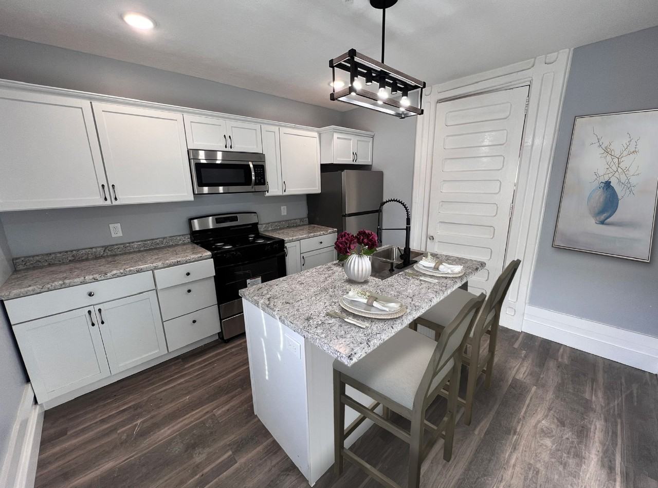 417 South Sheldon Street Apartments - 417 S Sheldon St Charlotte MI ...