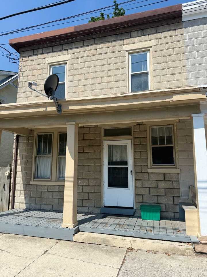 142 N East St, Carlisle, PA 17013 - 3 bedroom House Rental - Zumper