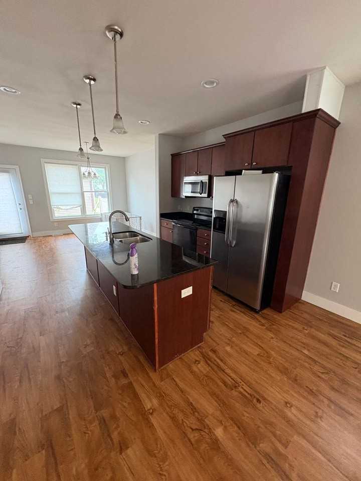 E 3rd St Apartments - Waterloo IA | Zumper