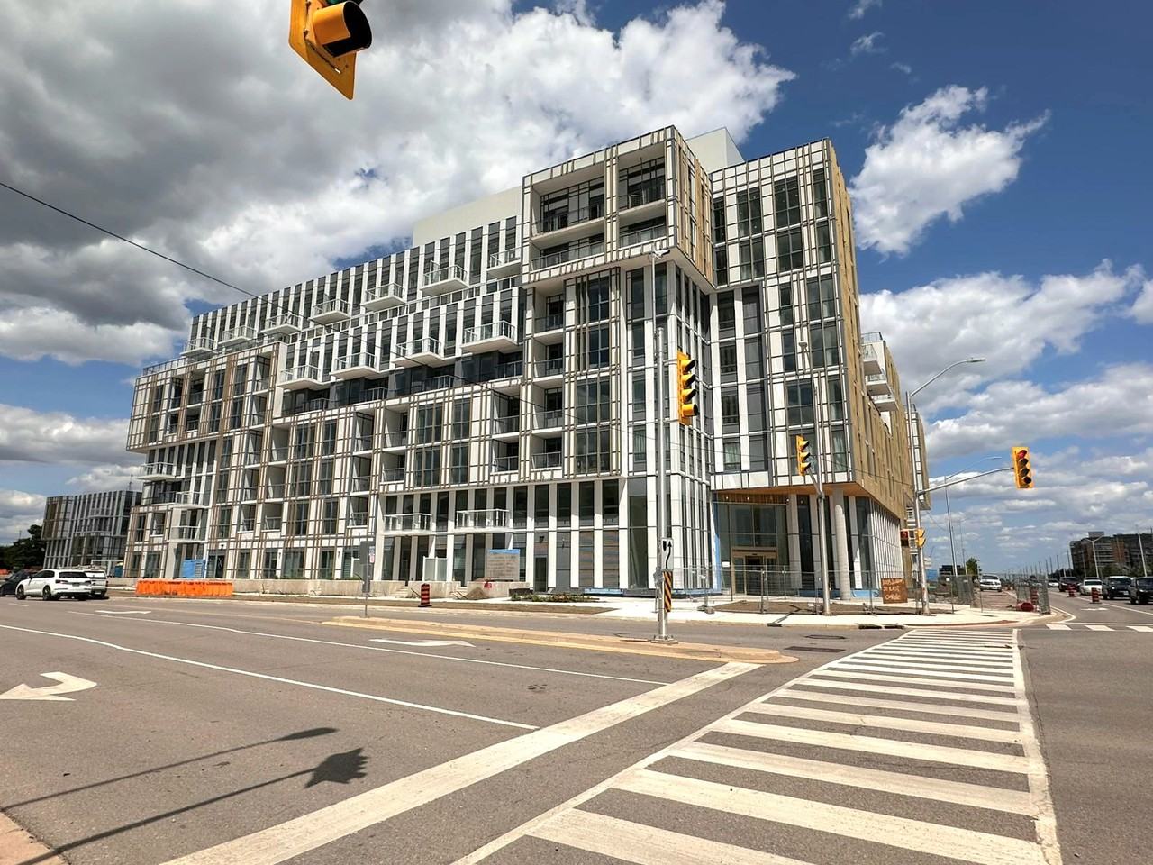1005 Dundas Street East, Oakville, ON L6H 7E8, CAN - 6 unit Rentals ...