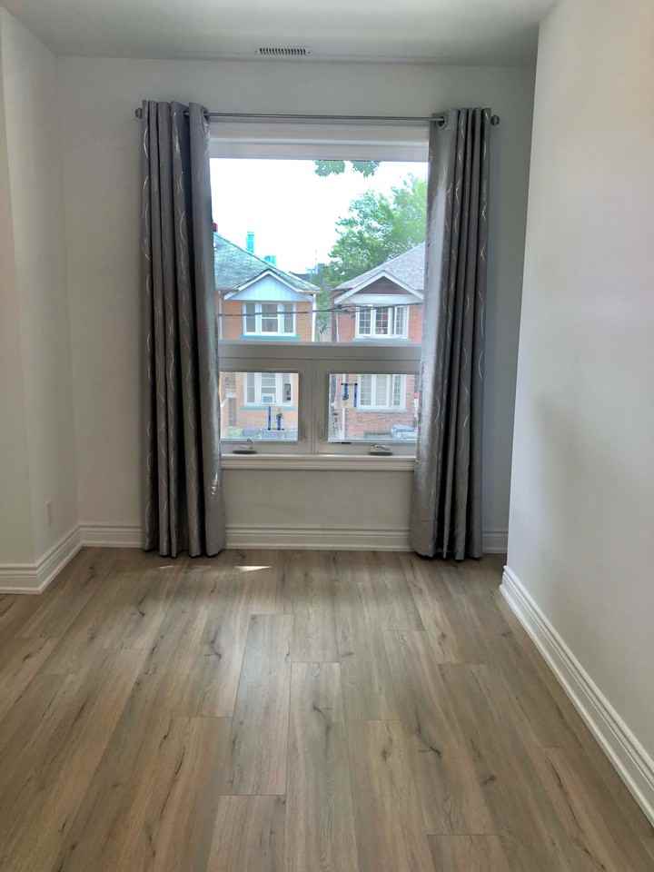 Super Bright Downtown Bedroom with Ensuite Bathroom for RENTB - Spadina ...