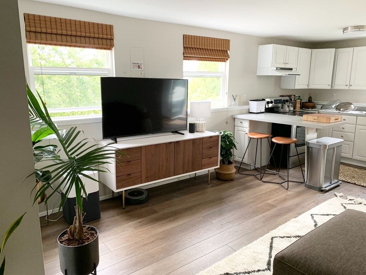 2556 CG FEINBERG - Magnolia Apartments - 2556 Warren Ave N Seattle WA ...