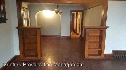 2009 W Greenfield Apartments - Milwaukee WI | Zumper