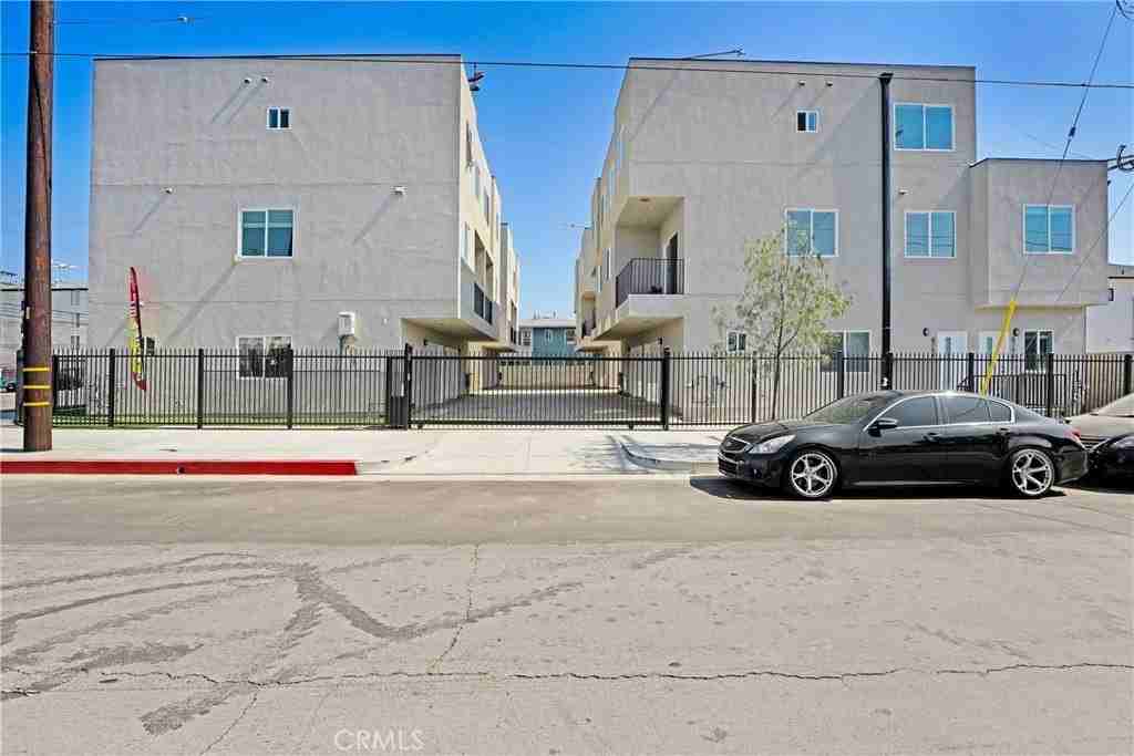11956 Vanowen St #1-2, Los Angeles, CA 91605 - 2 Bedroom Apartment for ...