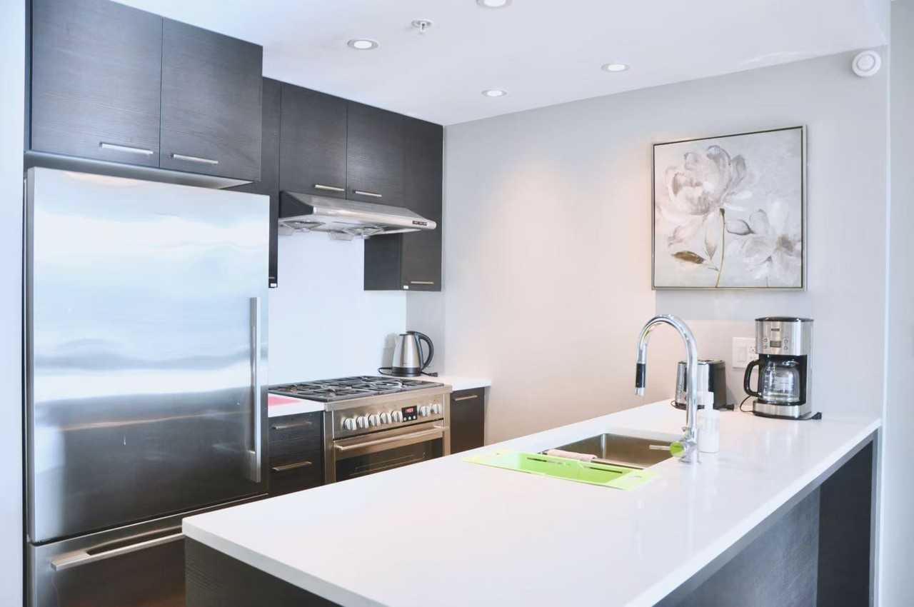 6200 Number 3 Road, Richmond, BC - Apartment for rent