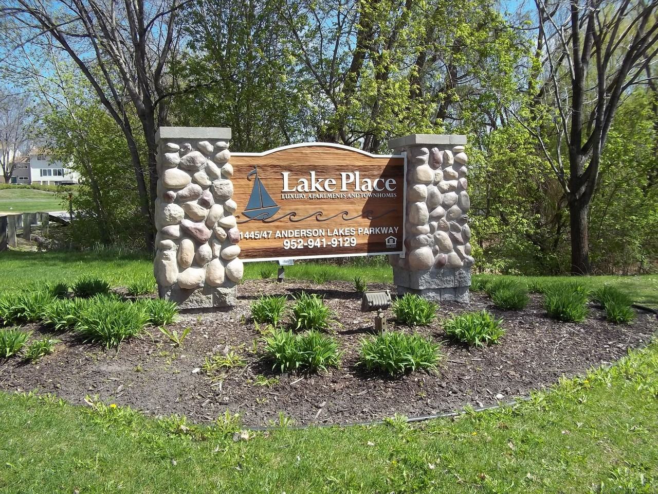 Lake Place Luxury Apartments & Townhomes - 11445 Anderson Lakes Pkwy ...