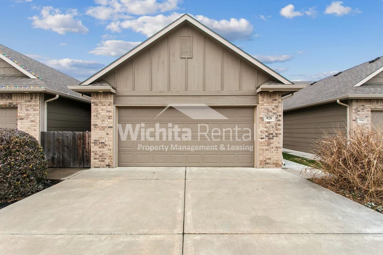 920-922 Onewood Place Apartments - 920 W Onewood Pl Andover KS | Zumper